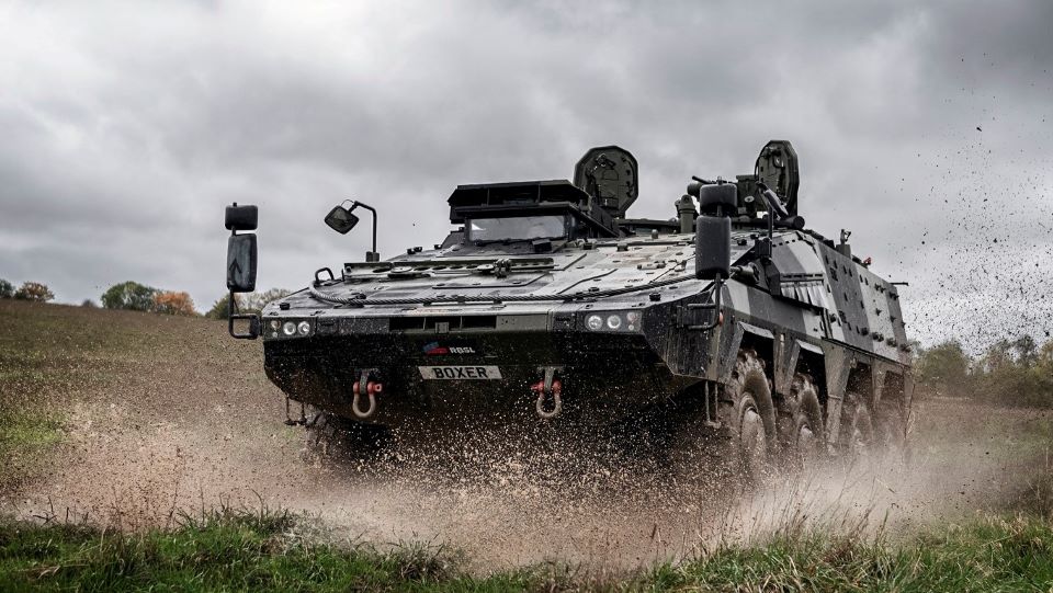 British Army's Boxer Armored Vehicle Triumphs in Seawater Fording Trial ...