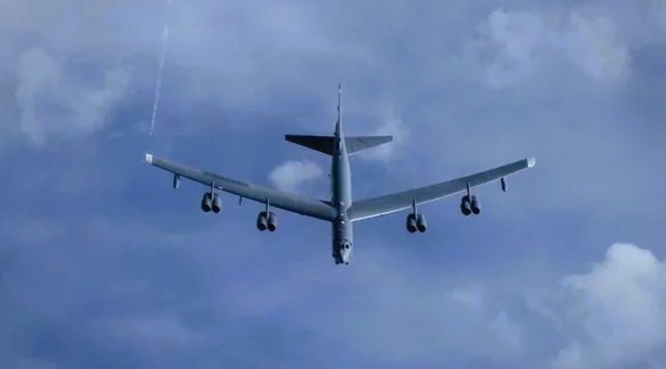 B-52 Bombers: B-52 Radar Upgrade Breaches Budget, Raising Questions ...