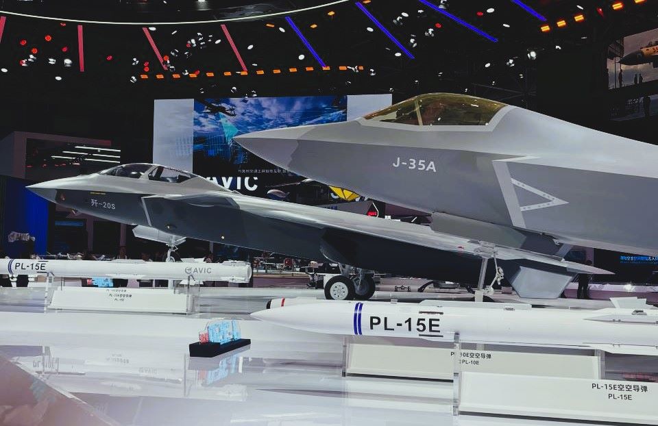 China’s PL-15E Missile: China Debuts Folded-Fin PL-15E Missile ...
