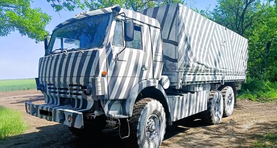 Russia Paints Military Trucks With ‘Dazzle Camouflage’ to Confuse AI ...